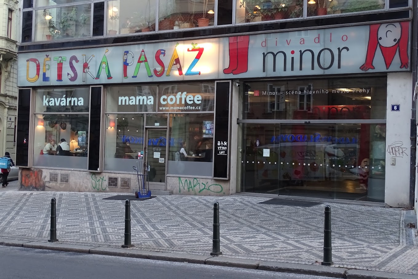 Představení v divadle Minor (Praha)